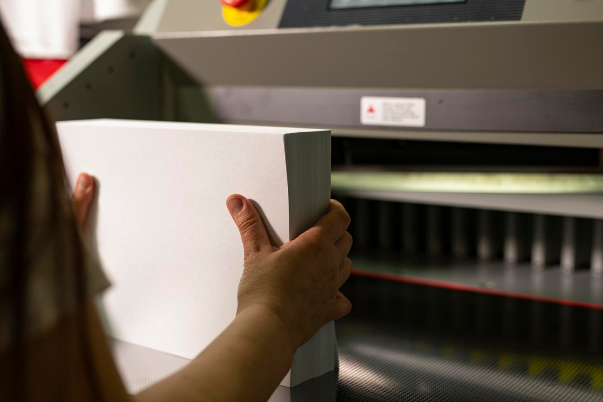 O Que é Refile e Por Que Ele é Fundamental na Qualidade do Impresso?